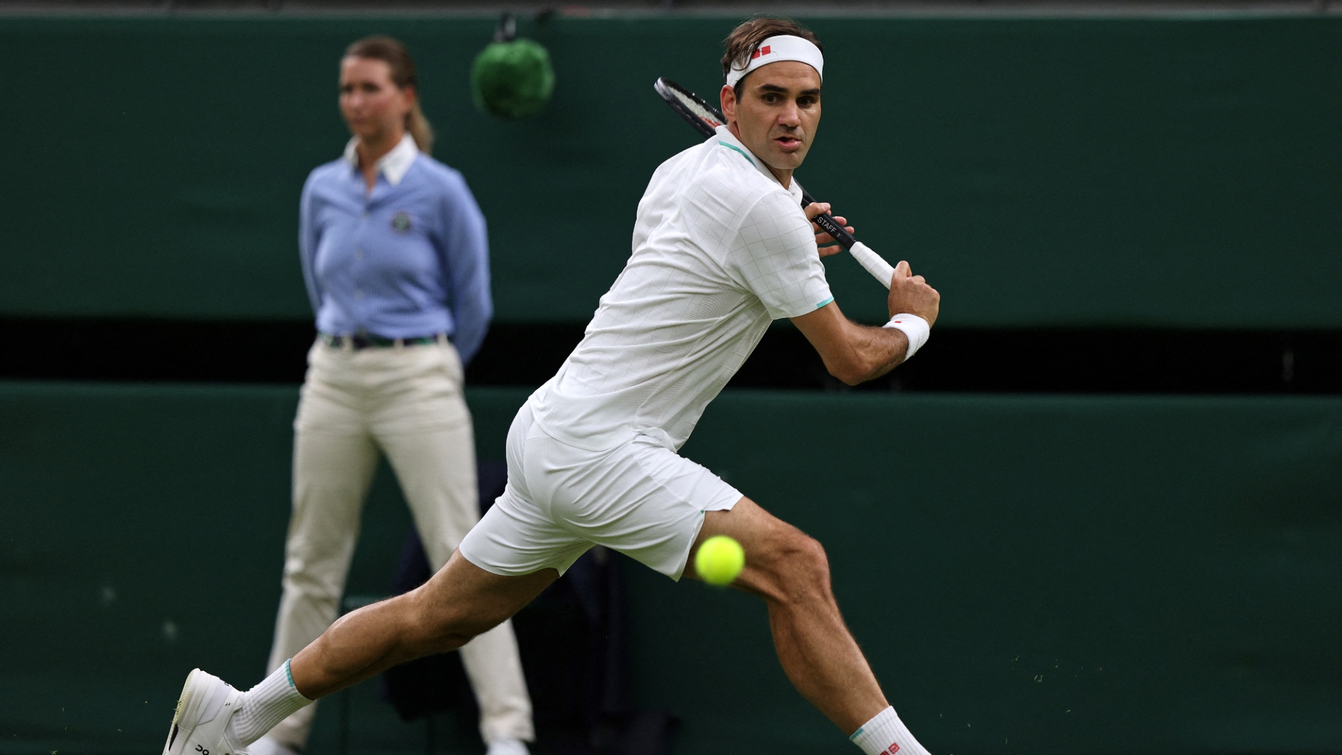 Federer's impressive backhand seals first set vs. Mannarino - Stream ...