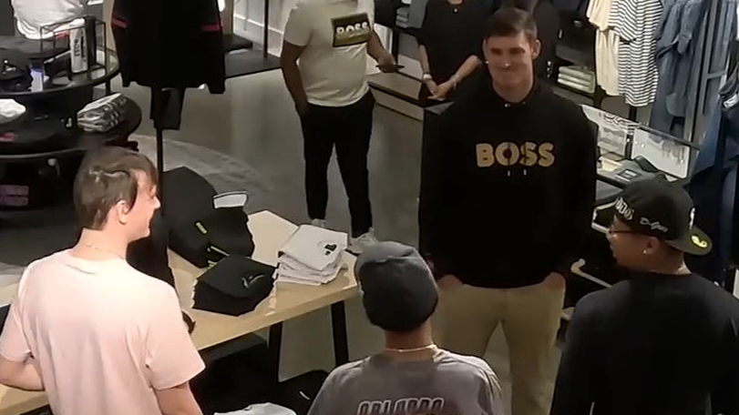 Daniel Jones goes undercover to sell some New York Giants gear - Stream ...