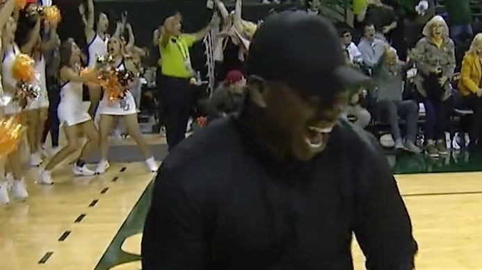Fan sinks $5,000 full-court putt at Baylor game - Stream the Video - Watch ESPN
