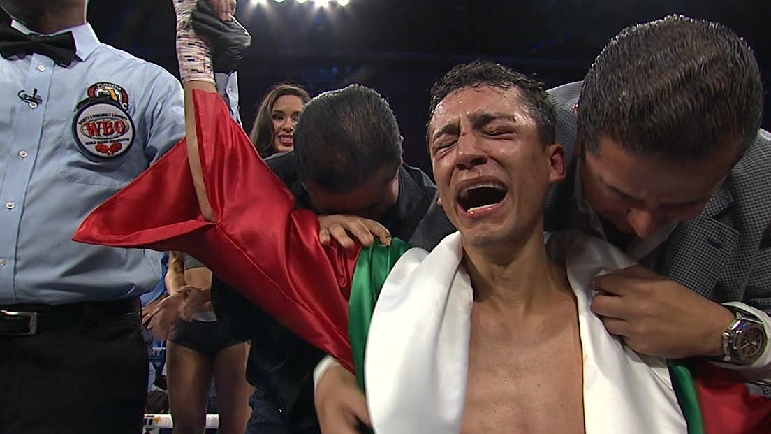 Rafael Espinoza drops Robeisy Ramirez in Round 12 to secure big upset ...