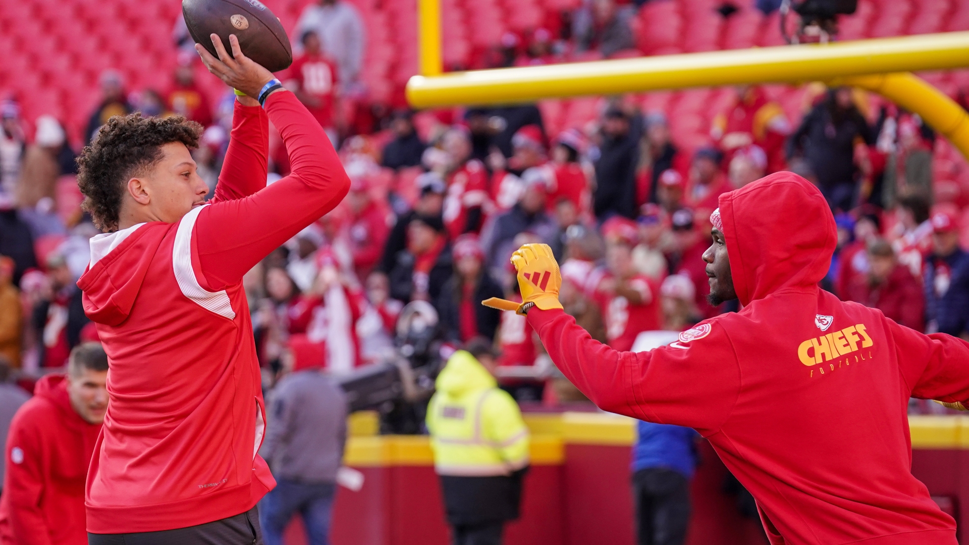 Mahomes reflects on HS hoops, says basketball was 'first love' - Stream ...