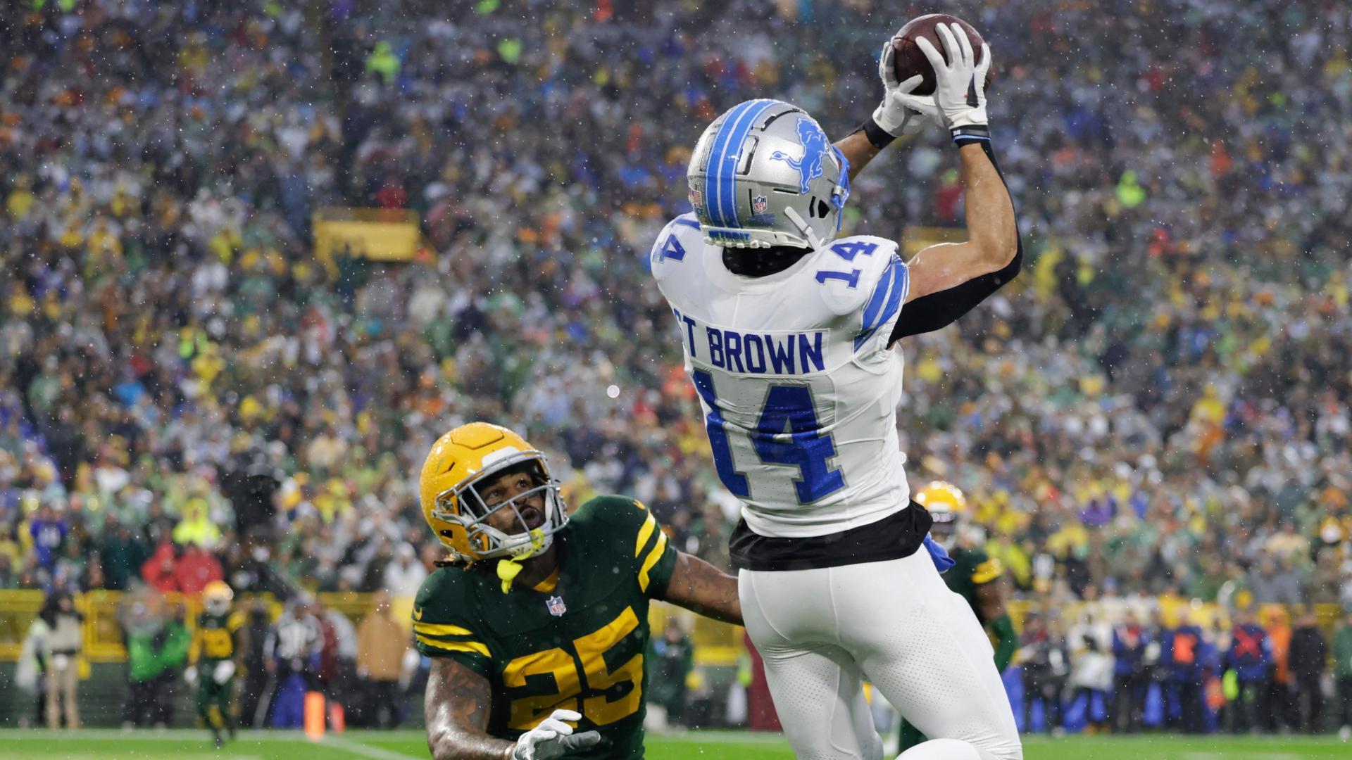 Amon-Ra St. Brown stands on head to celebrate spectacular TD catch ...