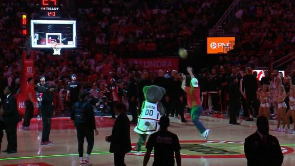 Rockets fan wins $25K with half-court shot - ESPN Video
