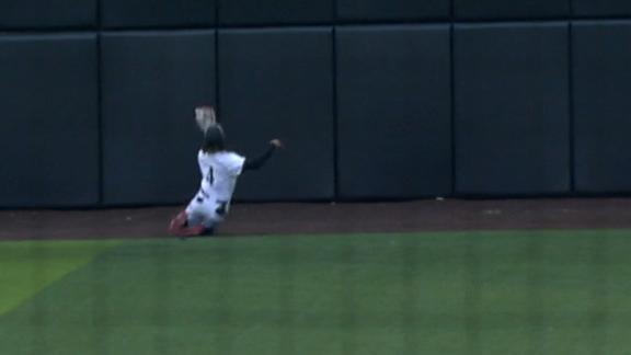 Donovan Ford channels Willie Mays on this sensational grab - ESPN Video