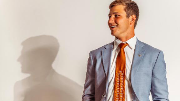 Texas' Michael Taaffe uses tie as tribute to Central Texas flood ...