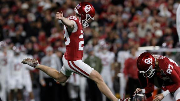 Tate Sandell boots an impressive 51-yard field goal for Oklahoma - ESPN ...